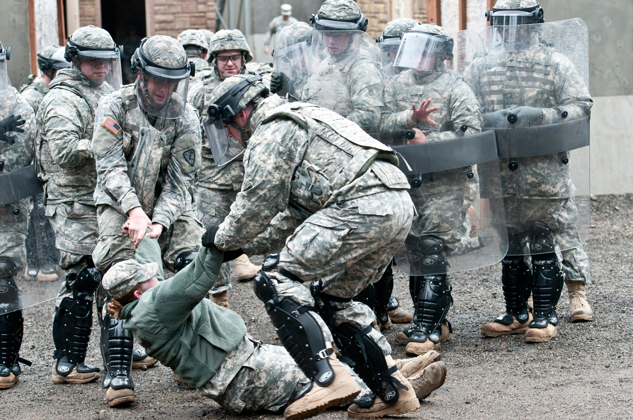U.S. Army Domestic Quick Reaction Force Riot Control Training Photos ...