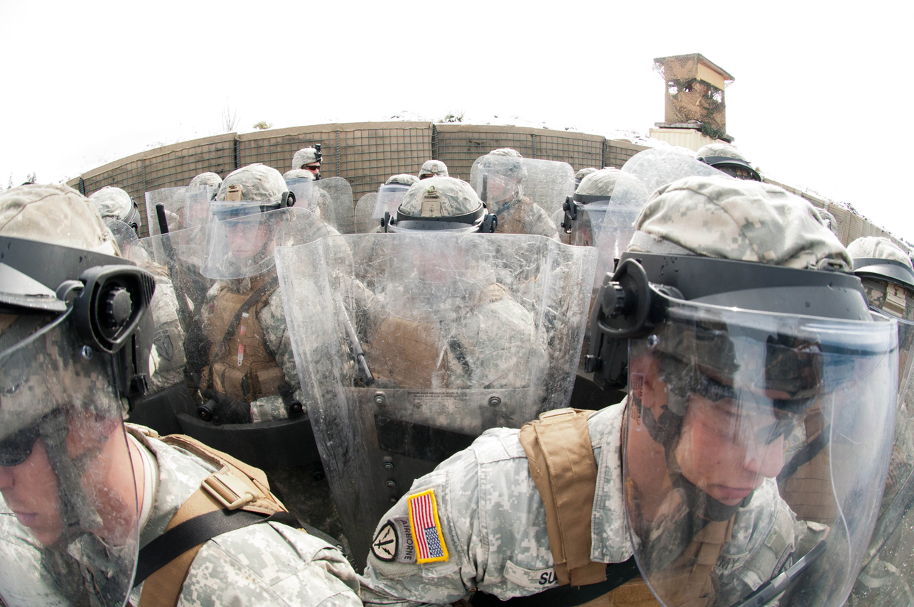 U.S. Army Domestic Quick Reaction Force Riot Control Training Photos ...